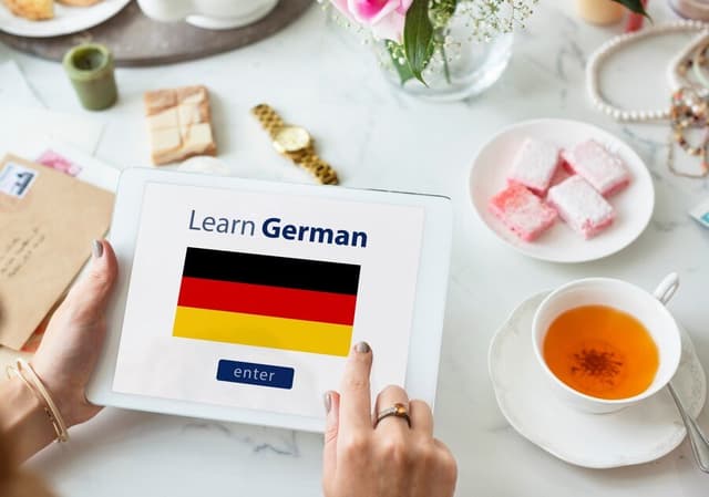 Top 100 German Words and Phrases for Daily Conversations